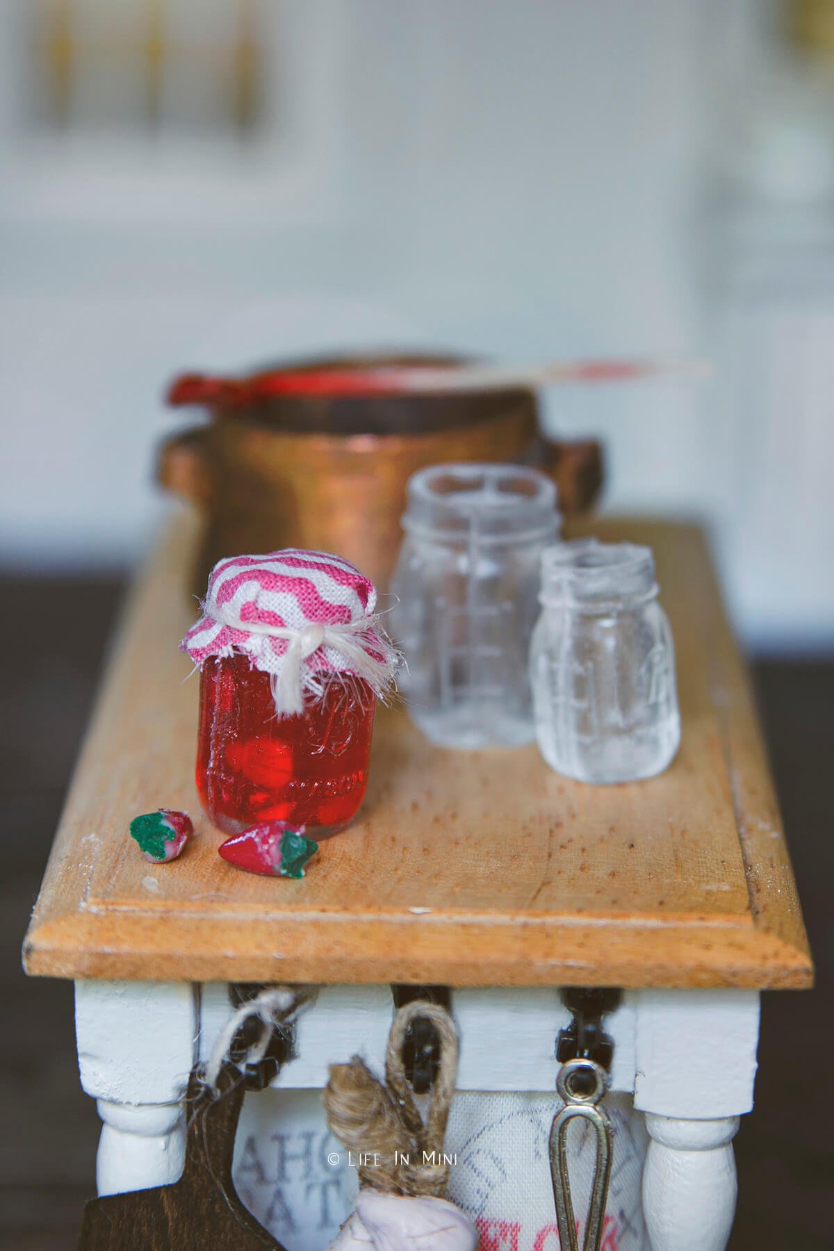 Miniature Mason Jar Made with UV Resin – Life in Mini