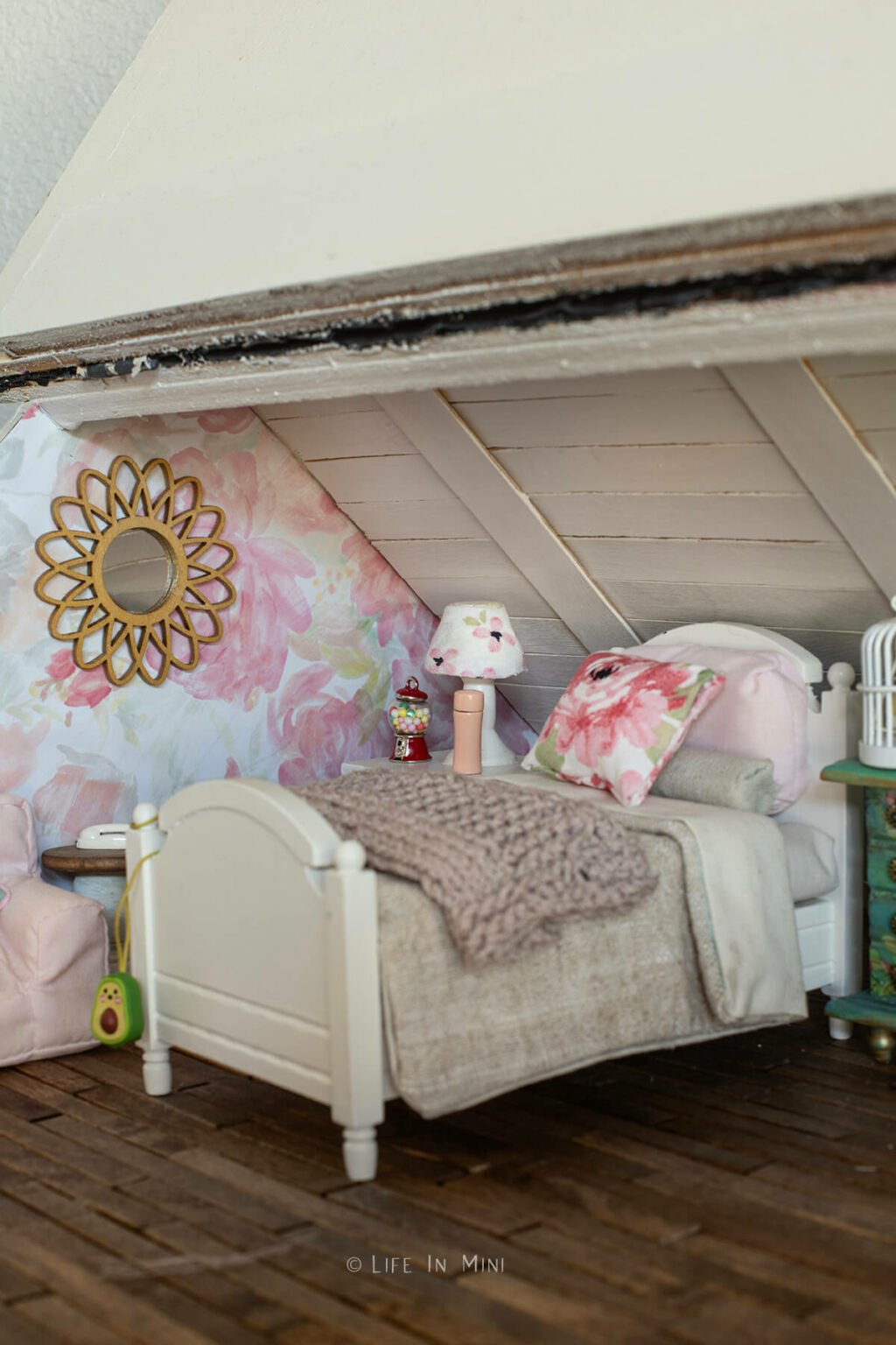 Dollhouse Wallpaper Tutorial – Life in Mini