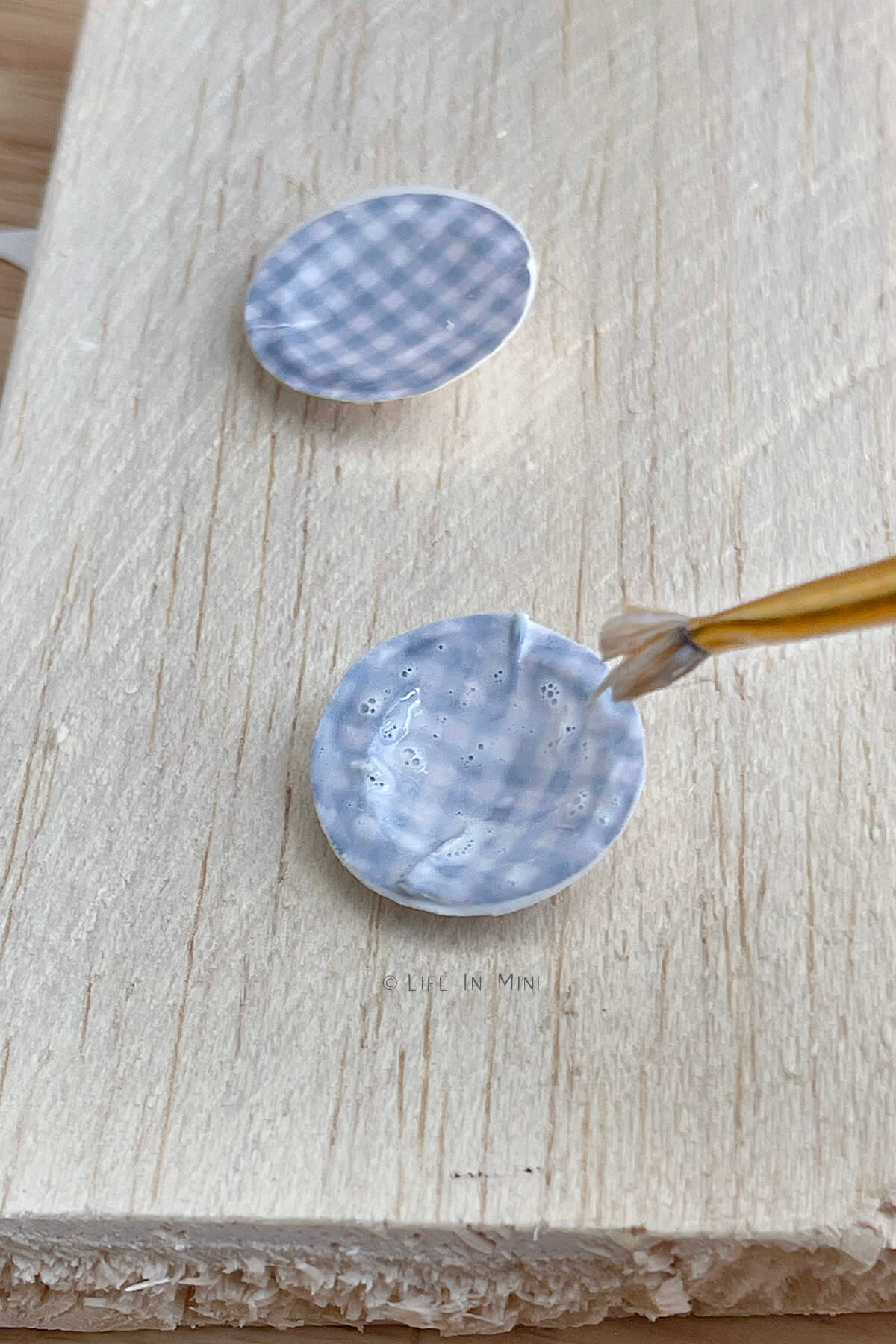 Dollhouse miniatures from plastic pull tabs – Life in Mini